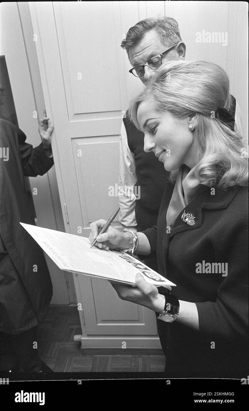 Manuela Montez, Schlagersängerin 1968#Manuela Montez, pop singer 1968 ...