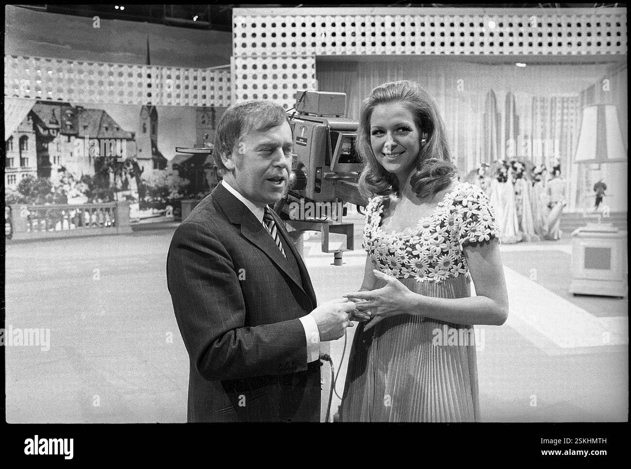 Elke Sommer, Sängerin und Schauspielerin, 1969#Elke Sommer, singer and ...