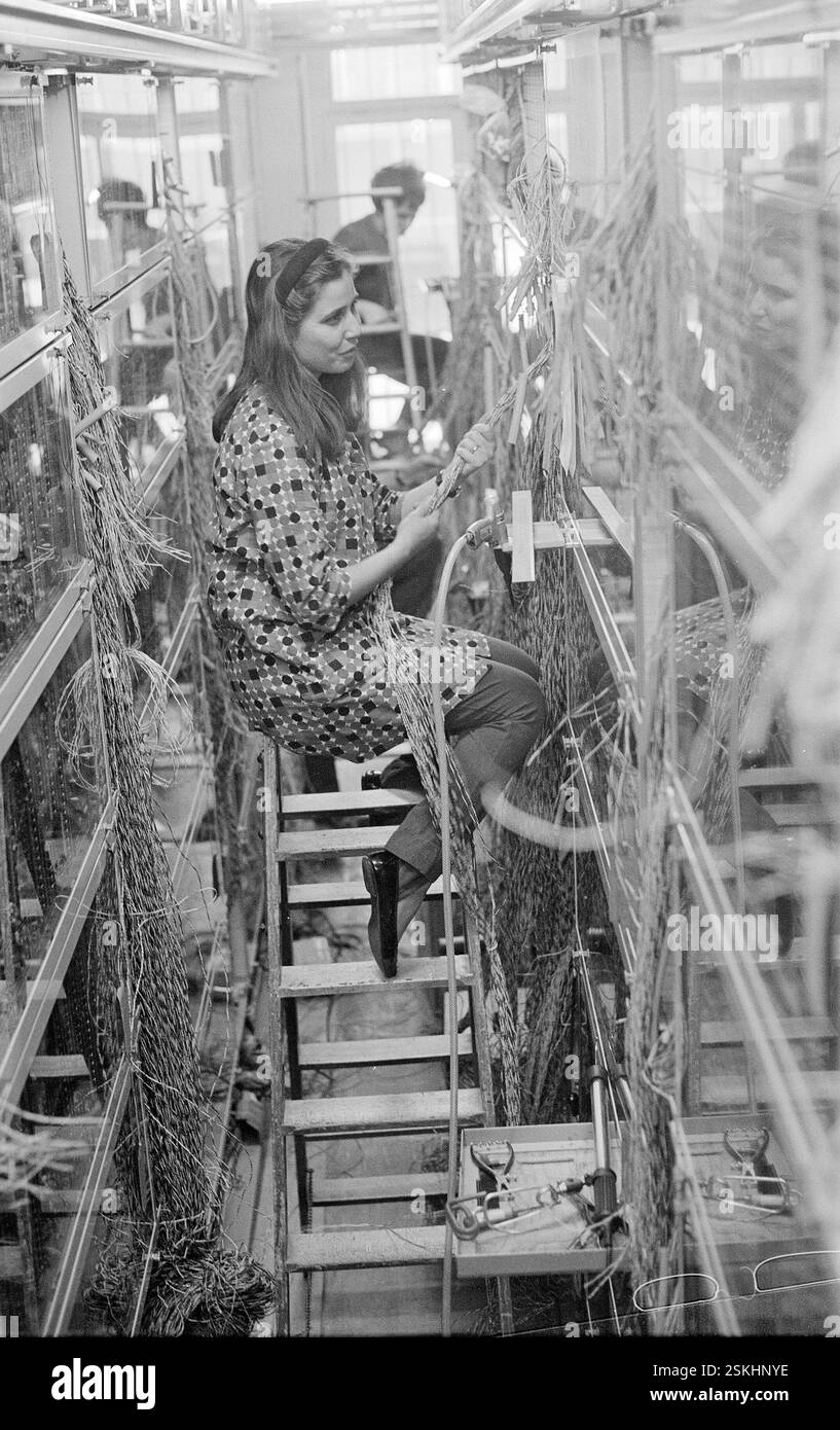 Pentaconta-Telefonzentrale 1968#Switchboard, Pentaconta semi-electronic ...