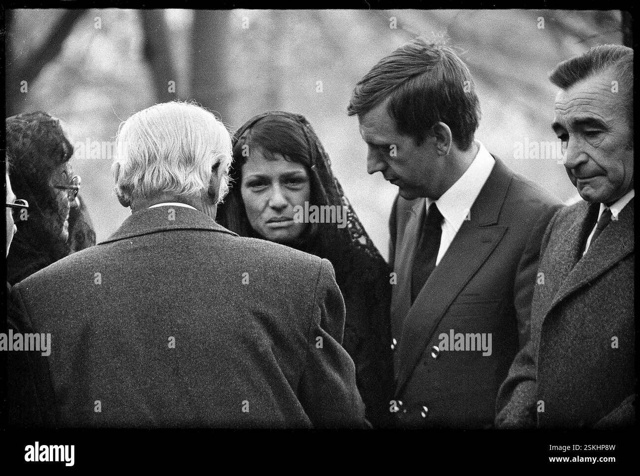 Beerdigung von Jo Siffert, Freiburg 1971; Witwe Simone Siffert-Guhl #Jo ...