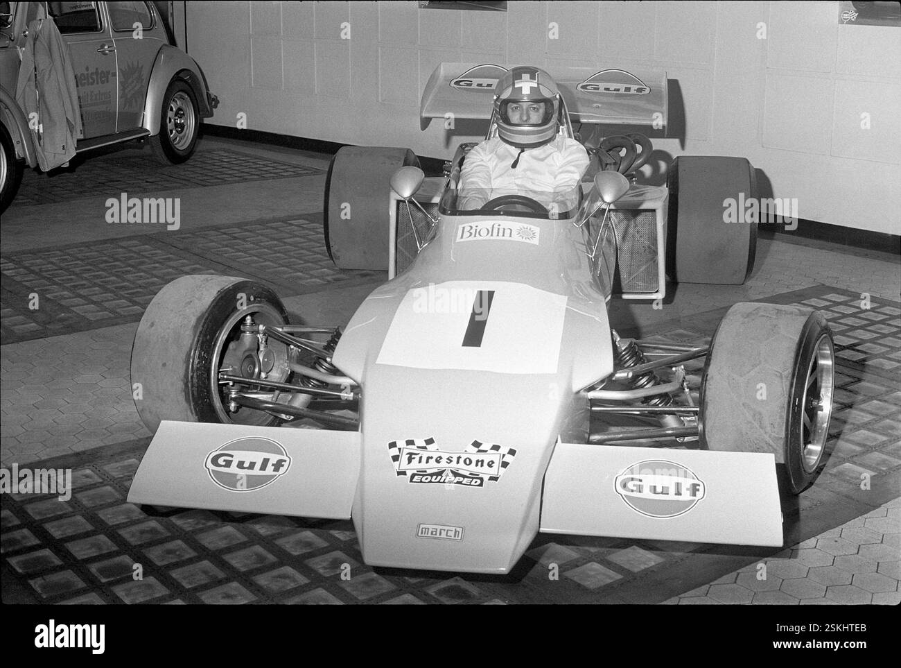Rennfahrer Xavier Perrot mit seinem neuen March, 1972#Racing driver ...