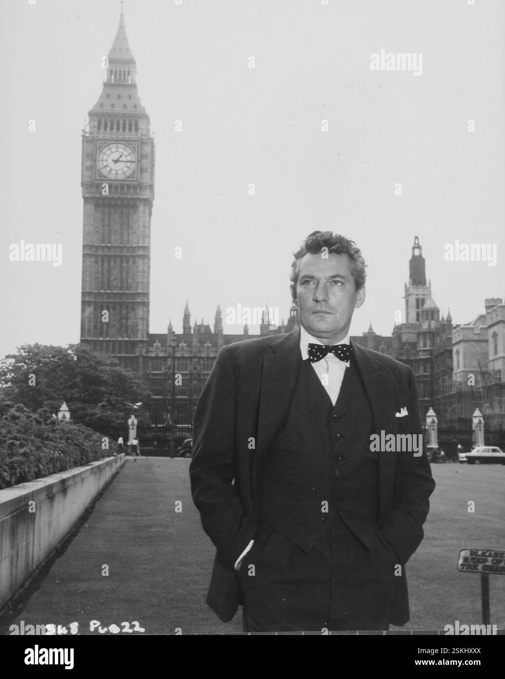 Peter Finch in "No Love for Johnnie" 1960#Peter Finch in "No Love for ...