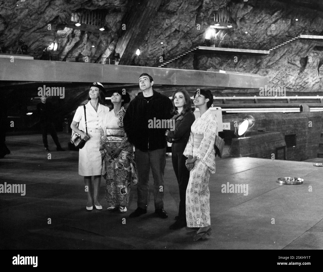 Sean Connery mit Bond-Girls in "You only live twice" 1967#Sean Connery with Bond girls "You only ...