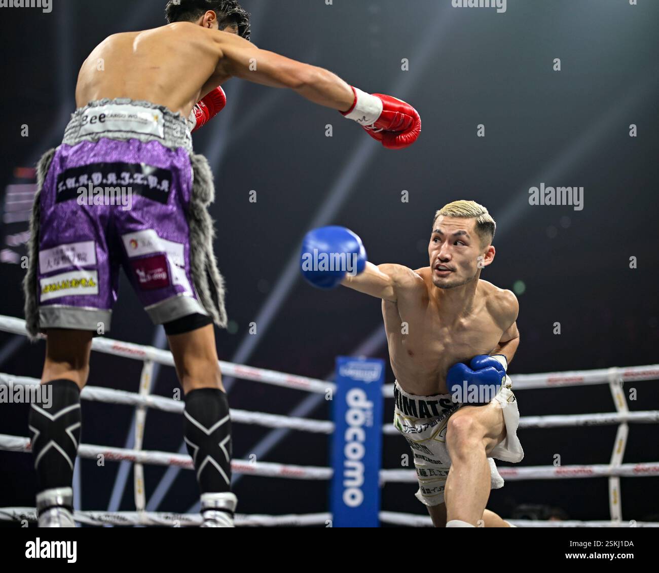 Tokyo, Japan. 24th Jan, 2025. Challenger Misaki Hirano (blue gloves) throws a right at champion ...