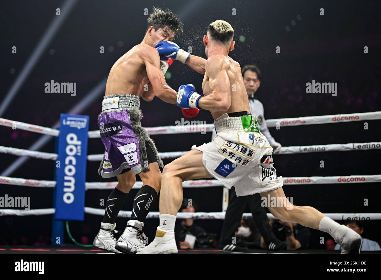 Tokyo, Japan. 24th Jan, 2025. Challenger Misaki Hirano (blue gloves) knocks down champion ...