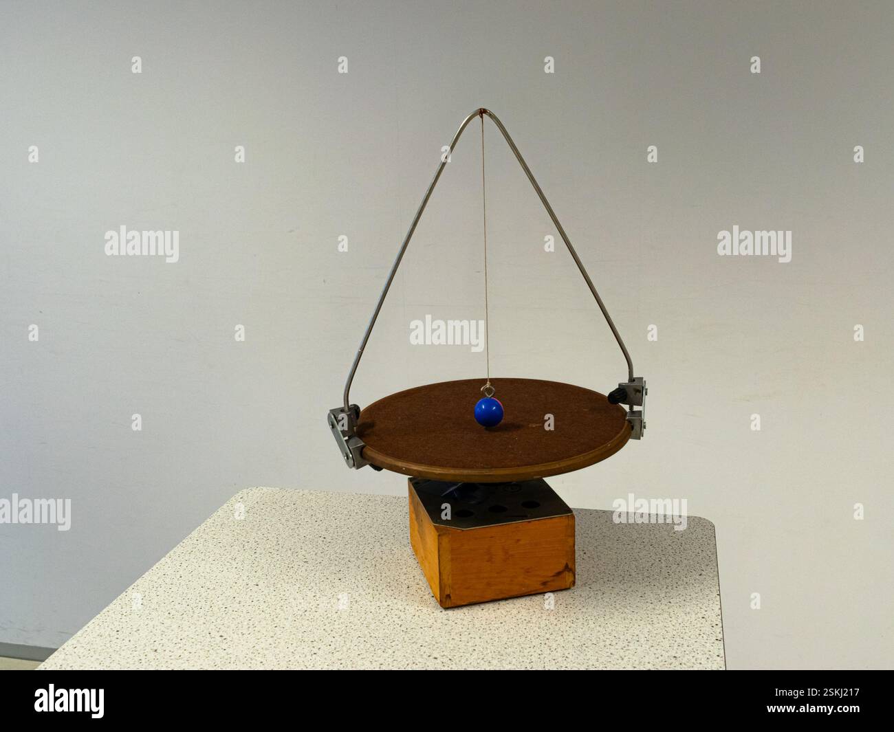 Imitation of Foucault's pendulum with a spinning record player above ...