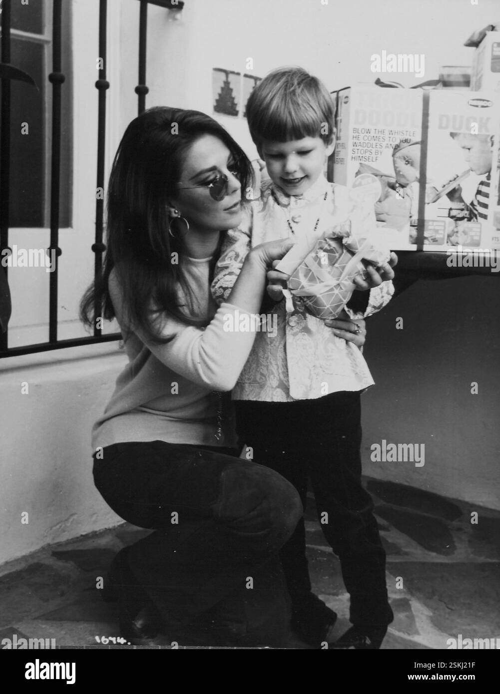 Natalie Wood in "Bob & Carol & Ted & Alice" 1969#Natalie Wood in "Bob ...