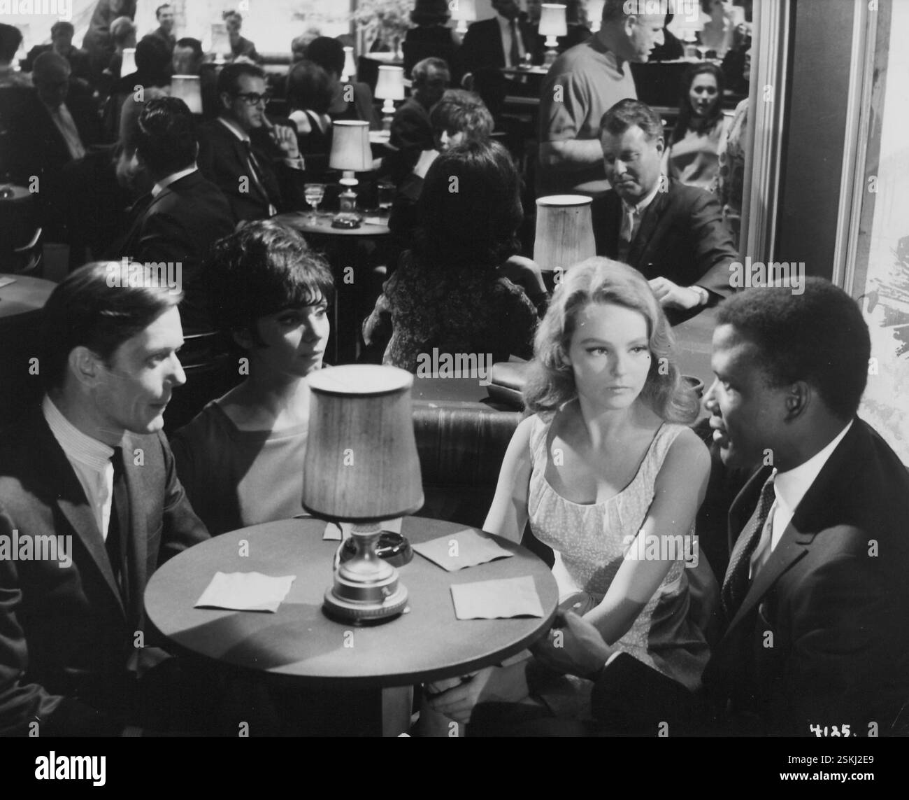 Tom Heaton, Grace Gaynor, Katherine Houghton, Sidney Poitier in "Guess ...