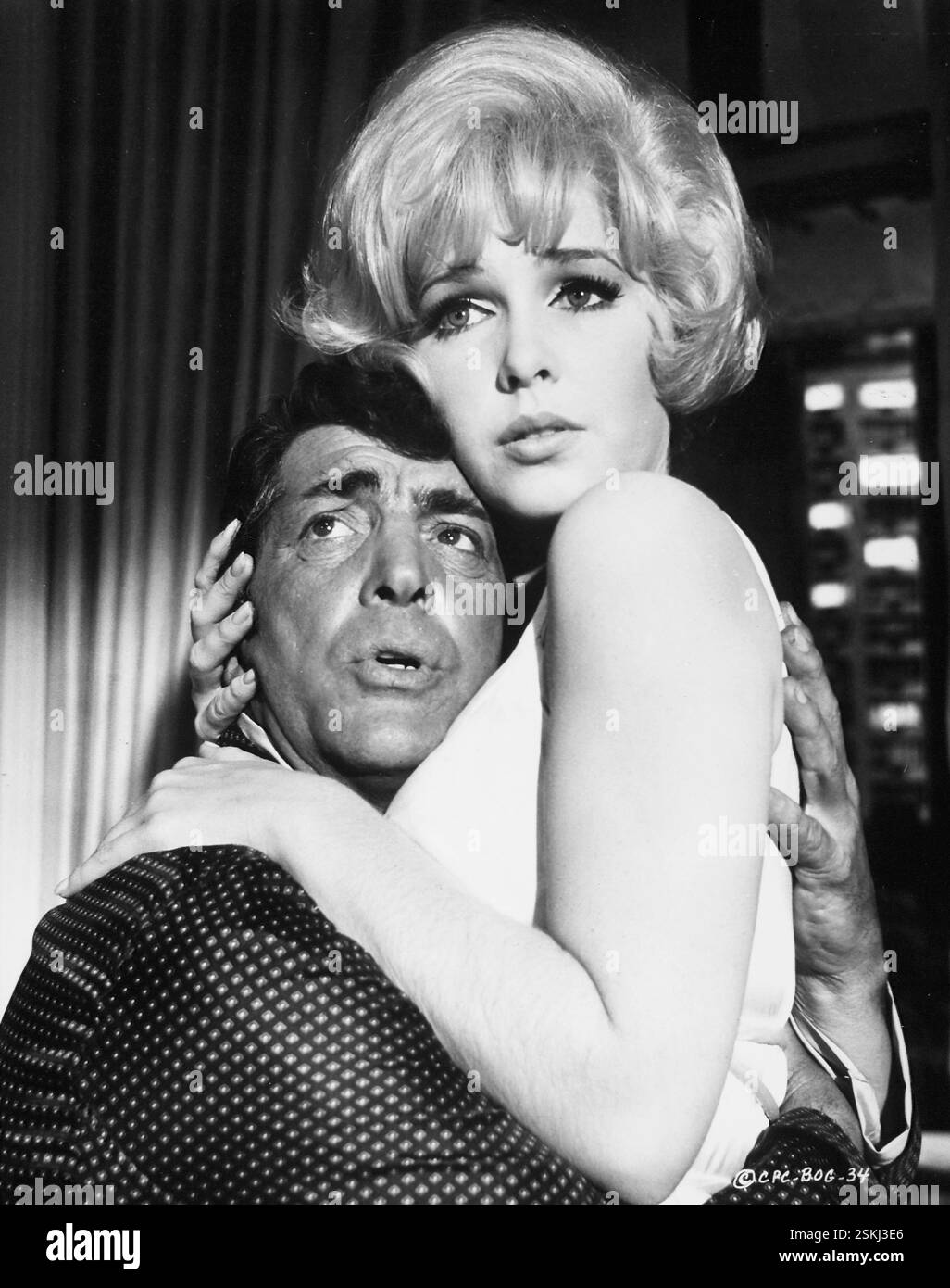 Dean Martin, Stella Stevens in "How to save a marriage and ruin your ...