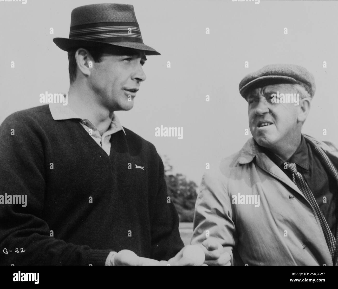 Sean Connery, Guy Hamilton während Dreharbeiten zum Film "Goldfinger ...