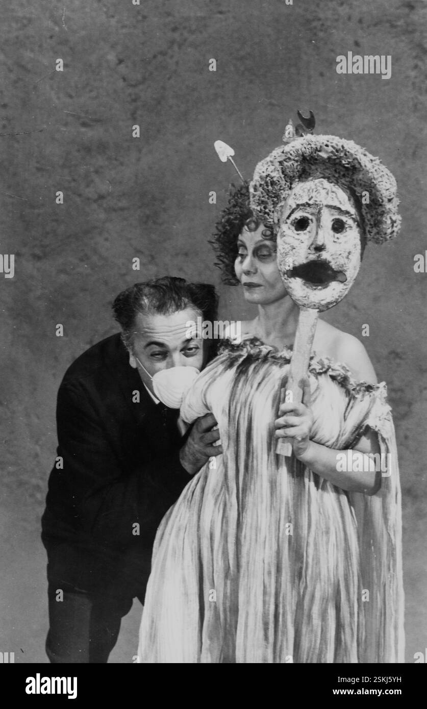 Federico Fellini während Dreharbeiten zum Film "Satyricon" 1969# ...