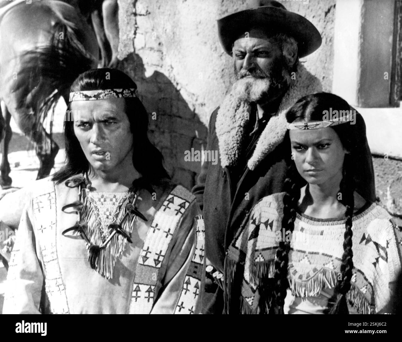 Pierre Brice, Marie Versini in "Winnetou und sein Freund Old Firehand ...