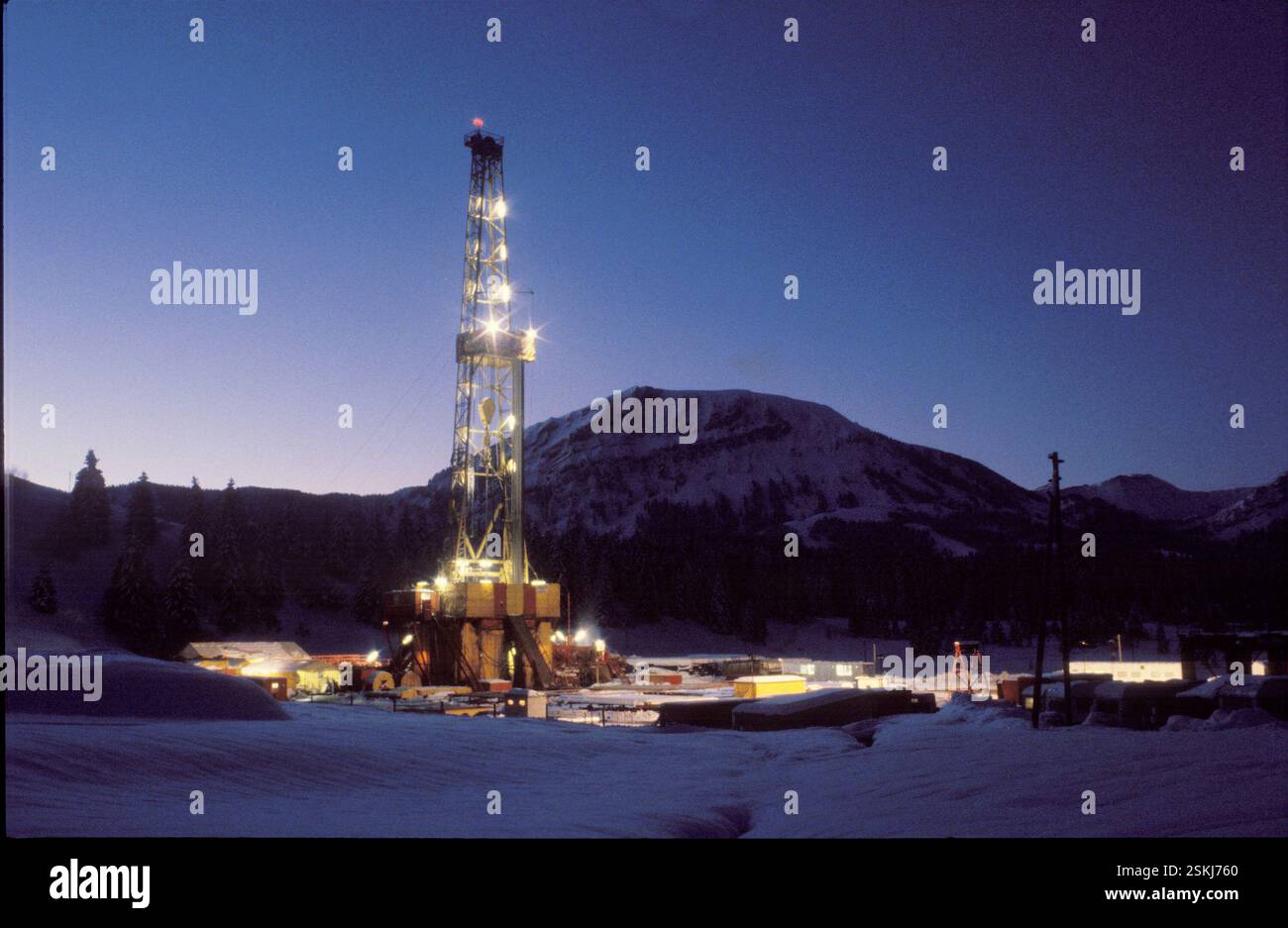 Erdöl-Bohrstelle Finsterwald#Oil rig Finsterwald Stock Photo - Alamy