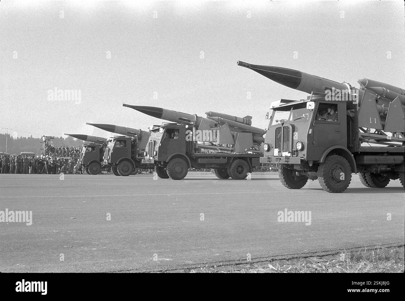 Défilée der Schweizer Armee in Emmen; Fliegerabwehr 1972#Swiss Army ...