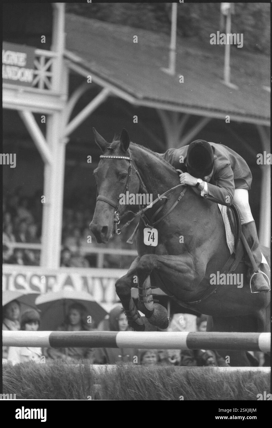CSIO Luzern 1974: Malcolm Pyrah auf Law Court#CSIO Lucerne 1974 ...