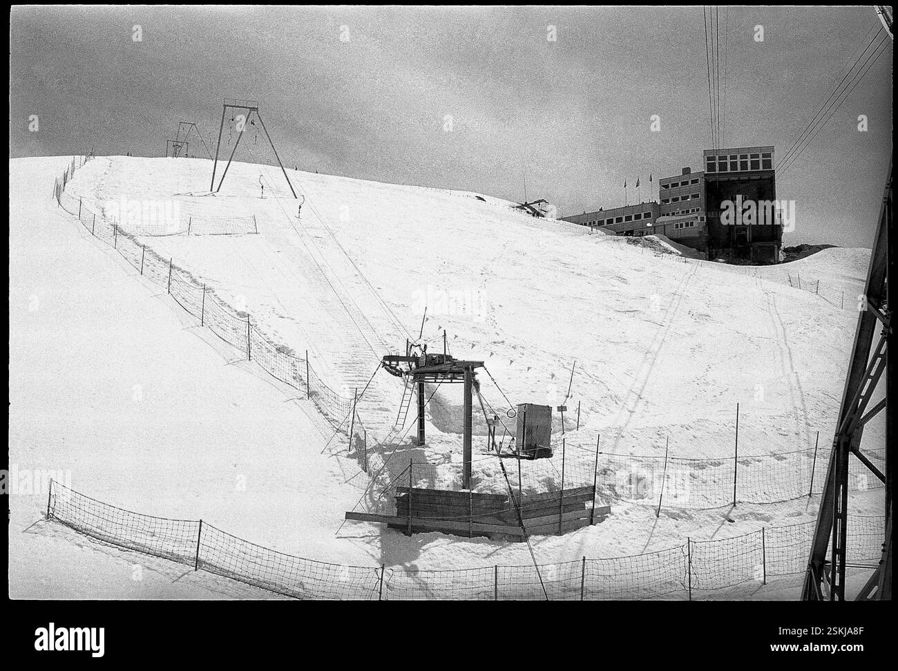 Titlisbahn und neues Panorama-Restaurant auf dem Titlis 1972#Titlisbahn ...