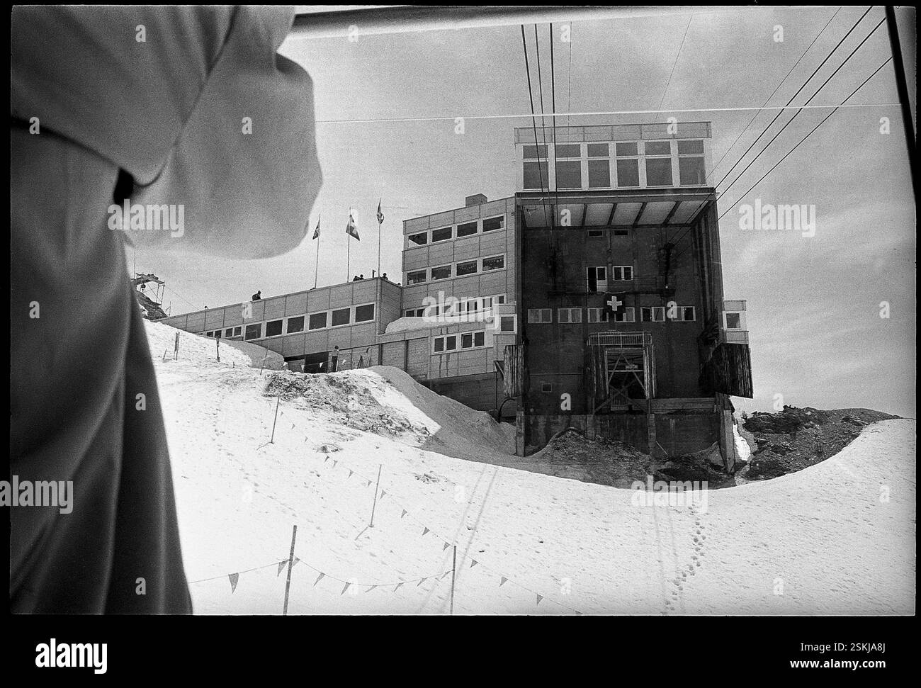 Titlisbahn und neues Panorama-Restaurant auf dem Titlis 1972#Titlisbahn ...
