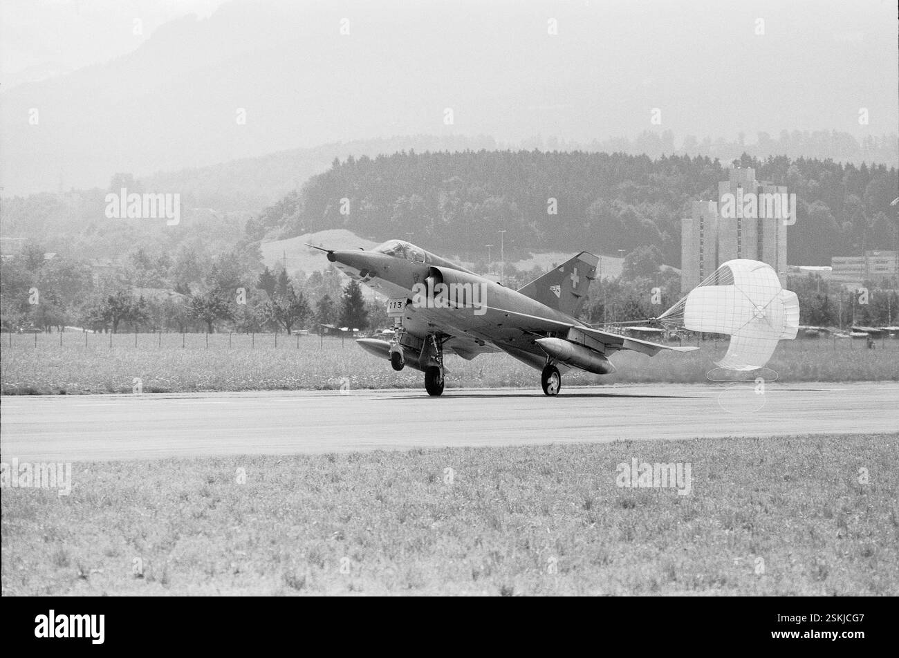 Bremsfallschirm#brake parachute--- Vorstellung des Kampfflugzeugs Tiger ...