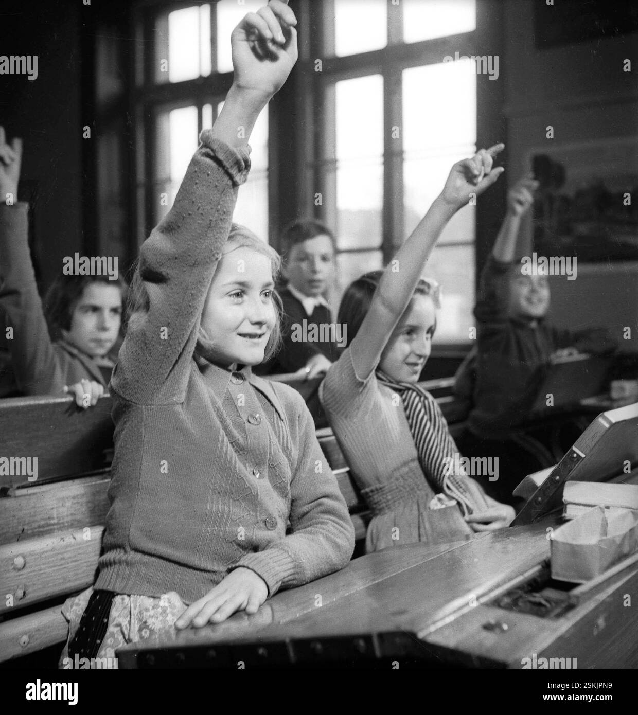 Kinder aus Frankreich gehen in der Schweiz zur Schule, 1942#children ...