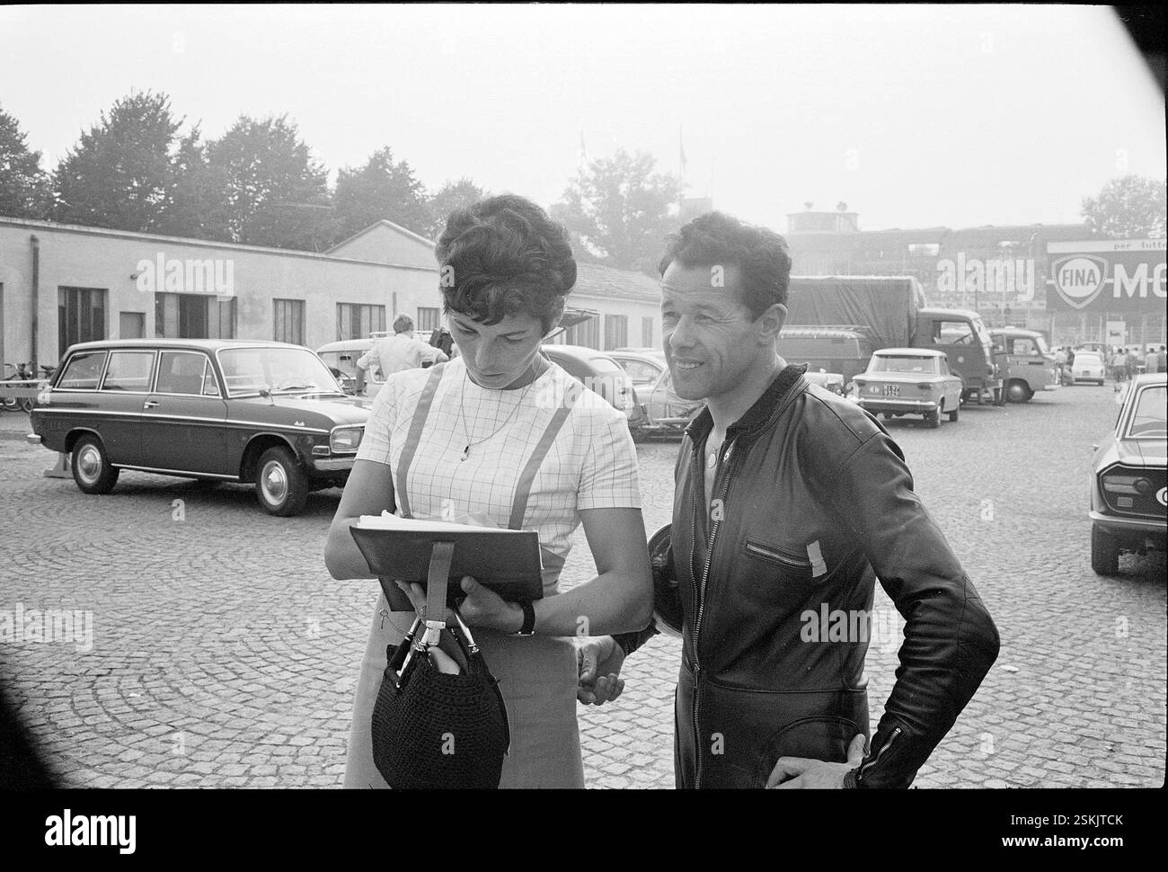 Luigi Taveri und Ehefrau in Monza 1966#Luigi Taveri and his wife, Monza ...