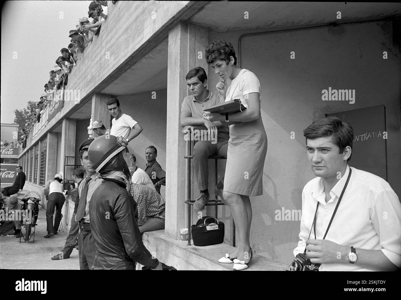Luigi Taveri und Ehefrau in Monza 1966#Luigi Taveri and his wife, Monza ...