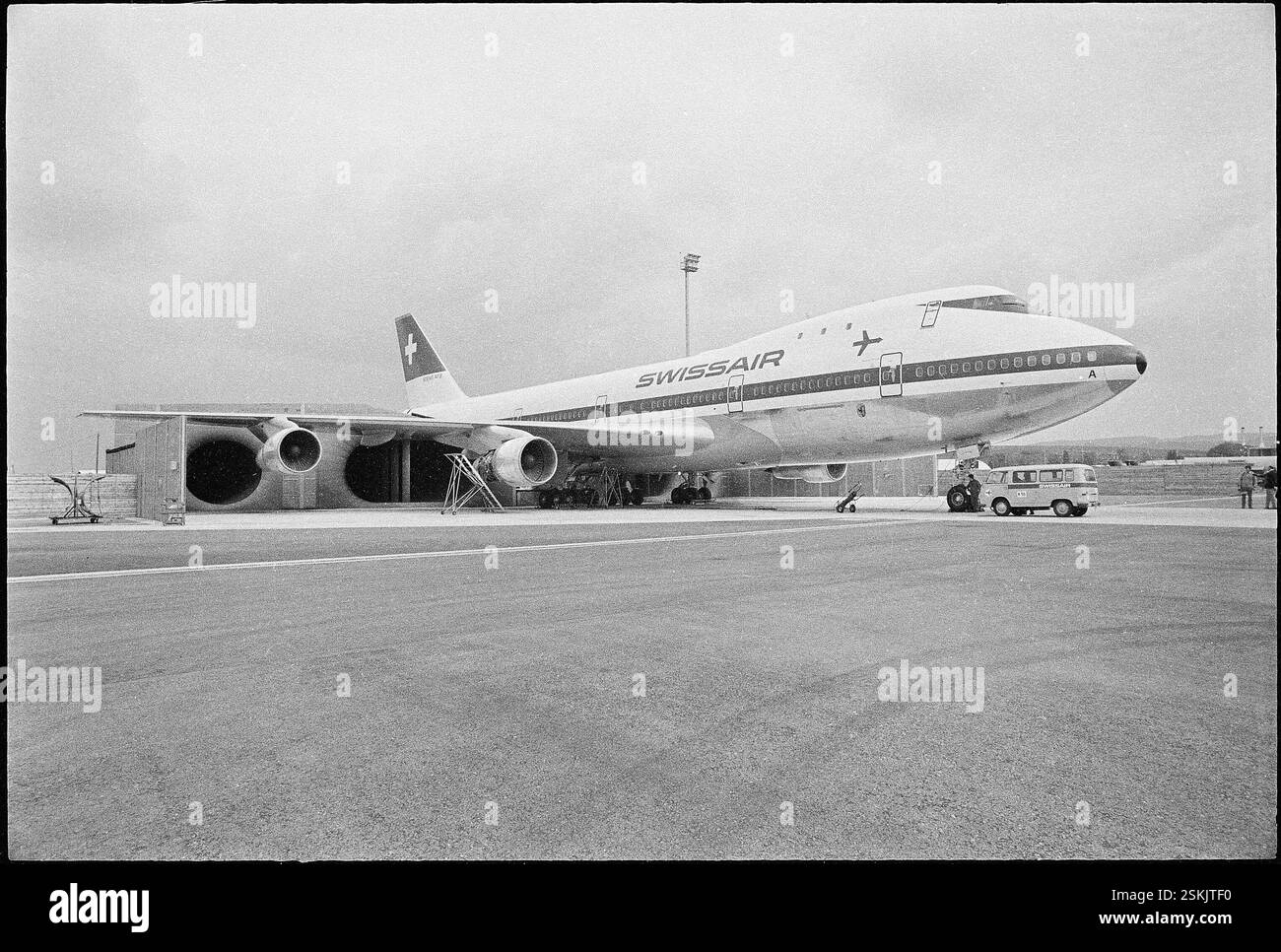 Boeing 747 auf neuem Triebwerkprüfstand der Swissair 1971#Swissair ...