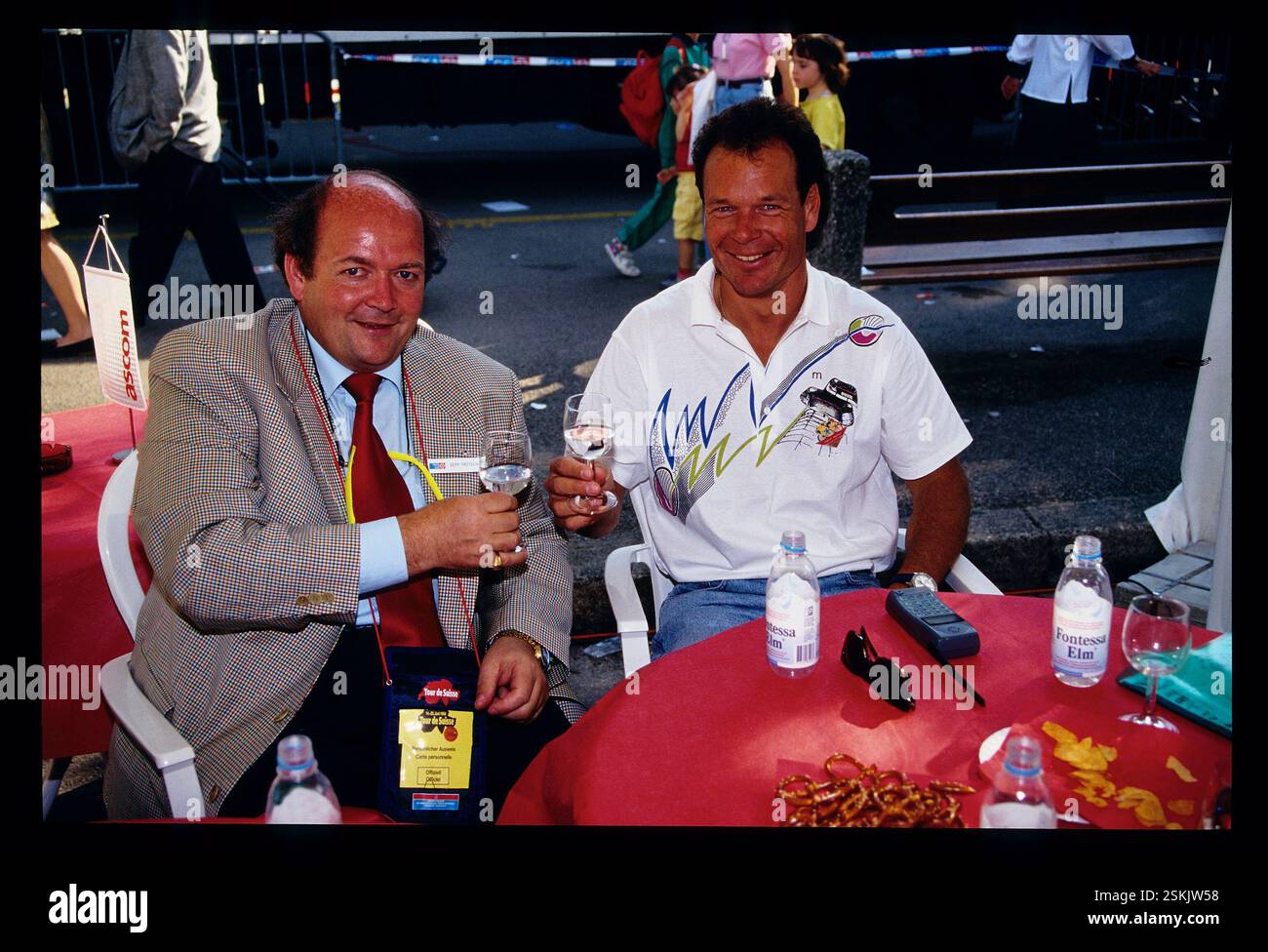 TDS: Sepp Trütsch und Daniel Mahrer beim Anstossen 1994#TDS: Sepp ...