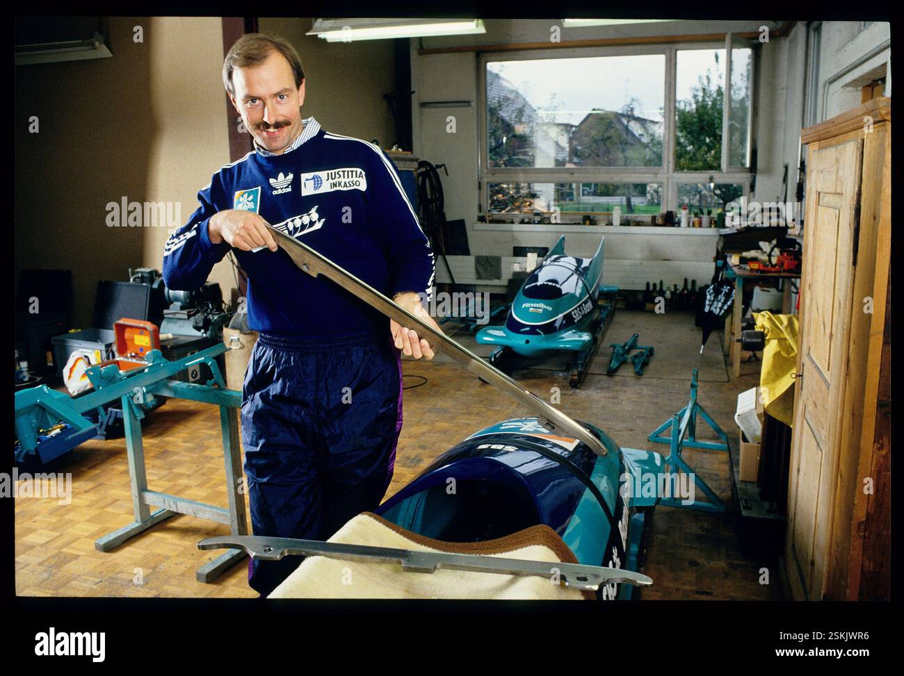 Gustav Weder, Bobfahrer, mit Bobschlitten-Kufe 1991#Gustav Weder ...