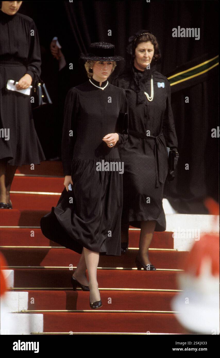 Lady Diana am Begräbnis von Gracia von Monaco 1982#Lady Diana at ...