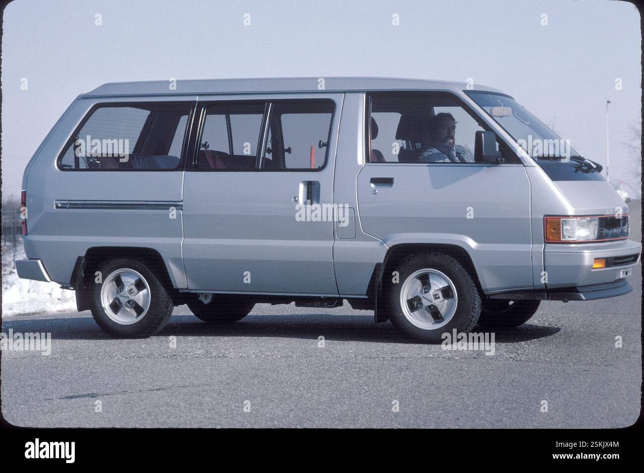 Toyota Bus Alt
