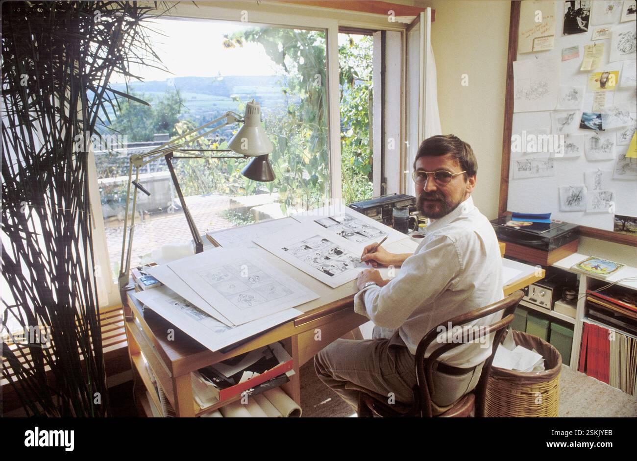 Peter Heinzer Karikaturist am Arbeitstisch 1982#Peter Heinzer ...