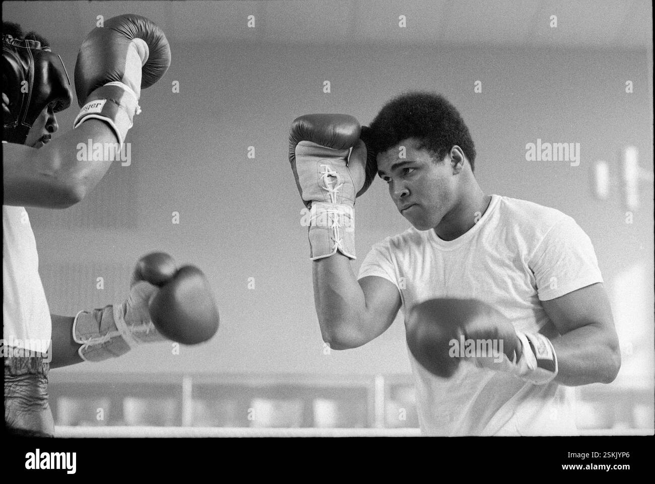 Muhammad Ali beim Sparring in Zürich 1971#Muhammad Ali sparring in ...