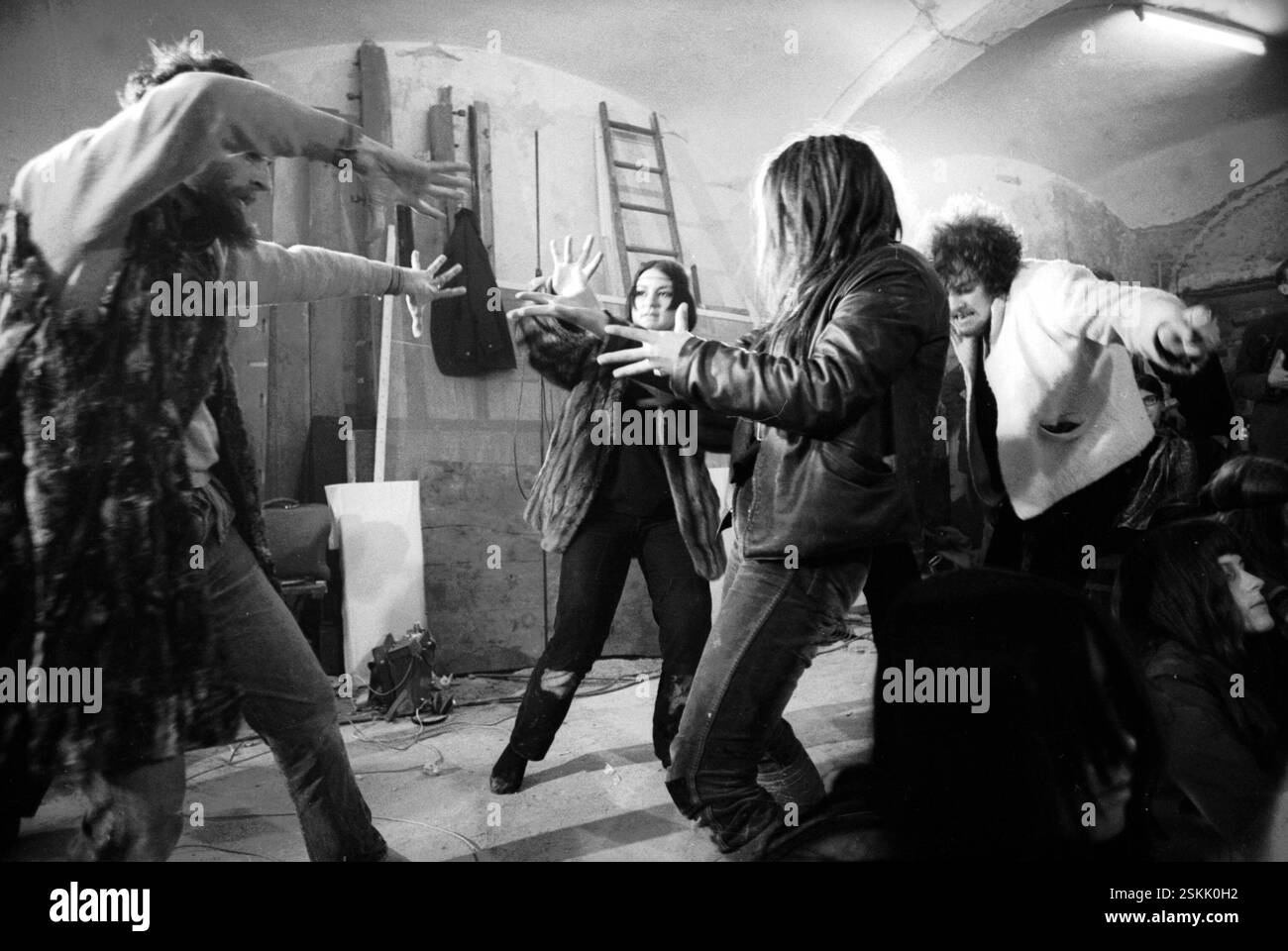 Jugendliche beim Tanzen 1969#young people dancing 1969 Stock Photo - Alamy