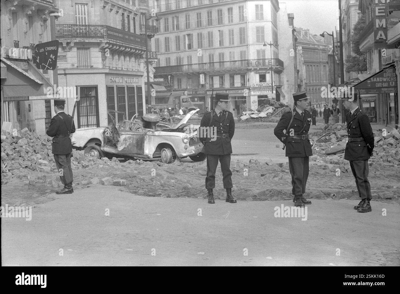 Studentenunruhen in Paris 1968: Polizei #Student riots in Paris 1968 ...