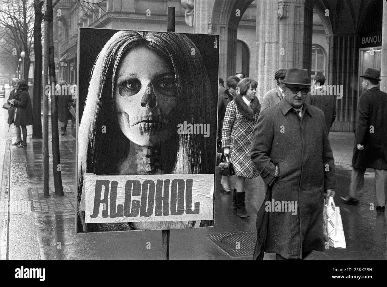 Totenkopf, Skelett#death's head, skull--- Rauschgift-Warnung in Zürich ...