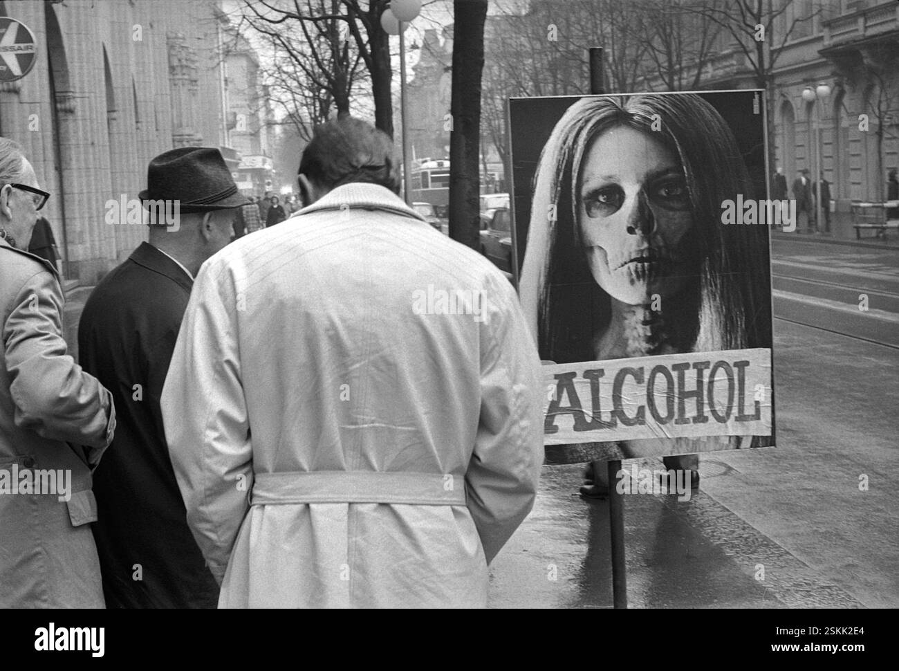 Totenkopf, Skelett#death's head, skull--- Rauschgift-Warnung in Zürich ...