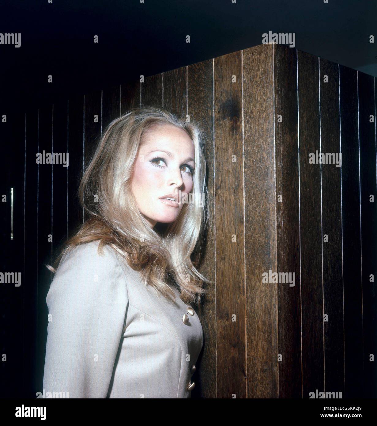 Ursula andress hi-res stock photography and images - Alamy