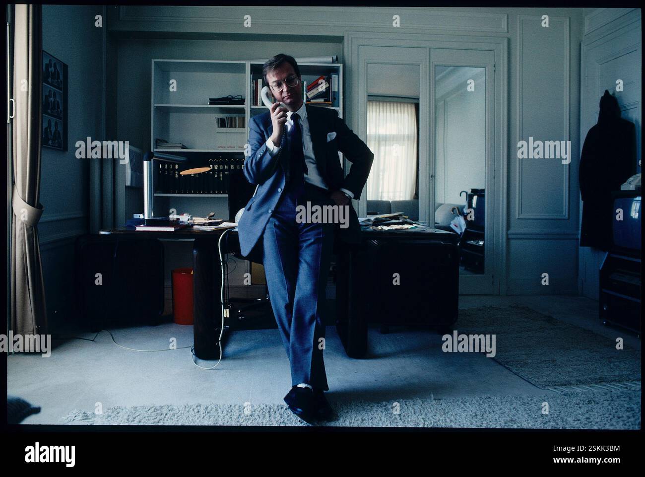 Frank A. Meyer zuhause 1985#Frank A. Meyer at home 1985 Stock Photo - Alamy