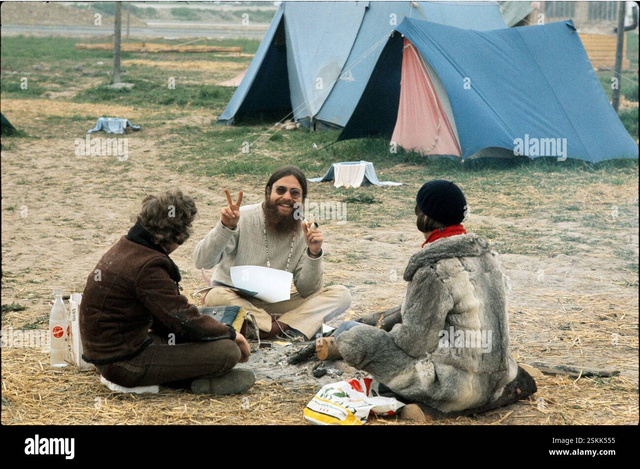Alltagsleben im "Besetzerdorf"#everyday life in the "squatting village ...