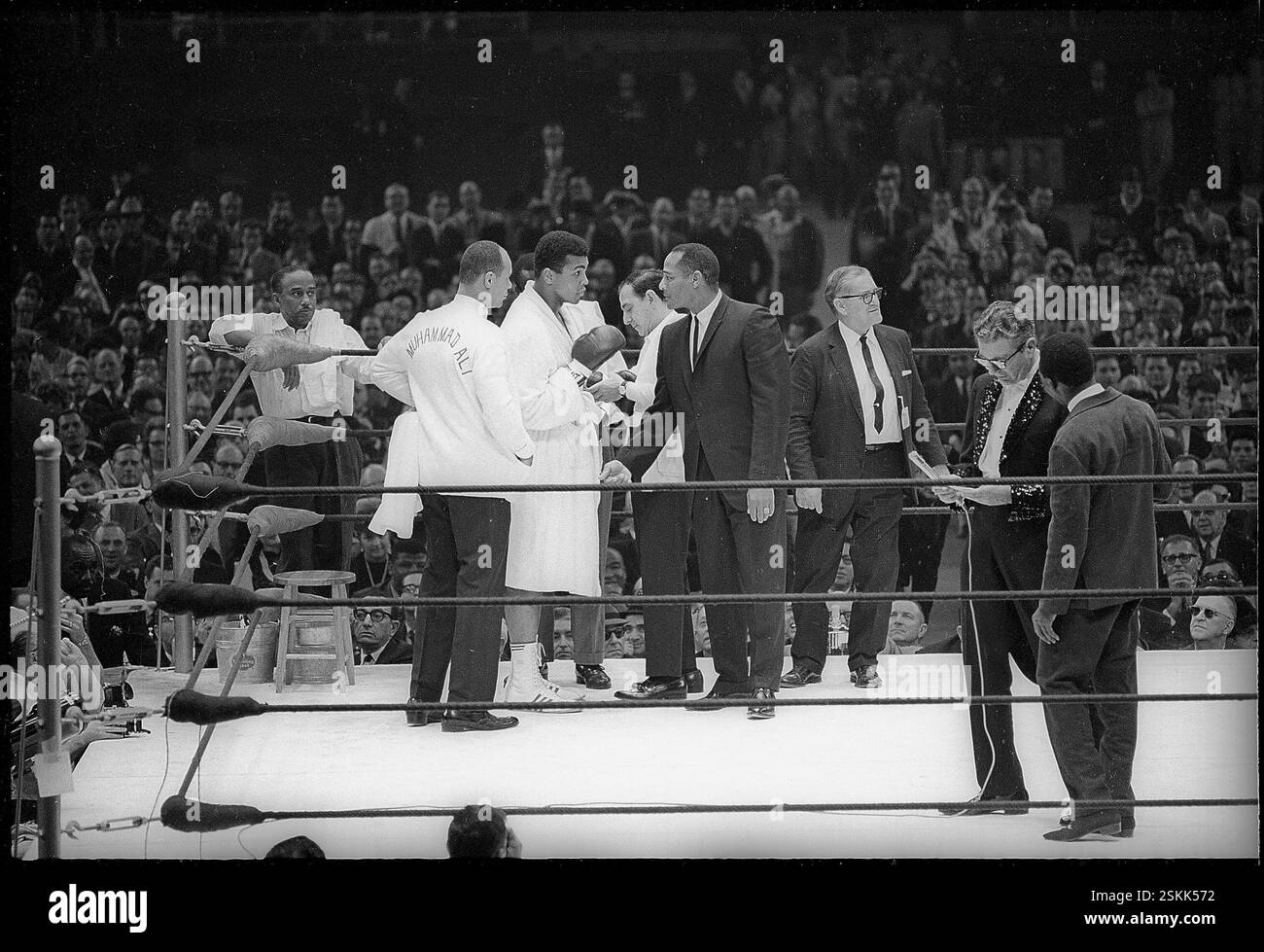 Muhammad Ali vor WM-Kampf gegen Ernie Terrell, Houston 1967#Muhammad ...