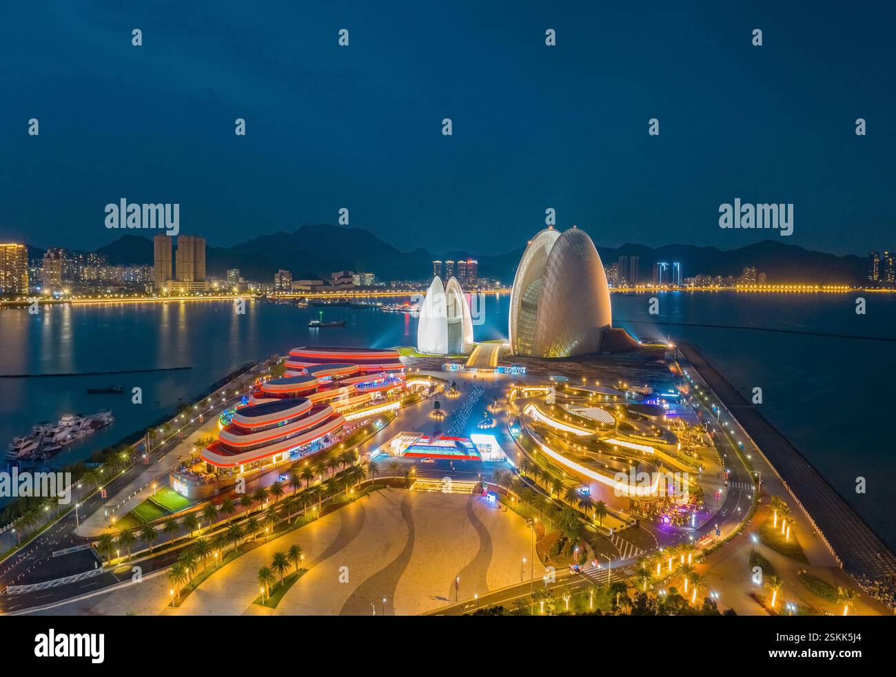 Night view of Lovers' Road and Yeli Island in Zhuhai, Guangdong ...