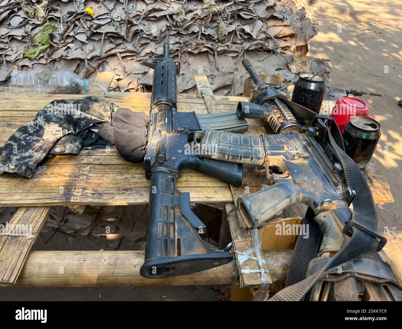 Myanmar guns hi-res stock photography and images - Alamy