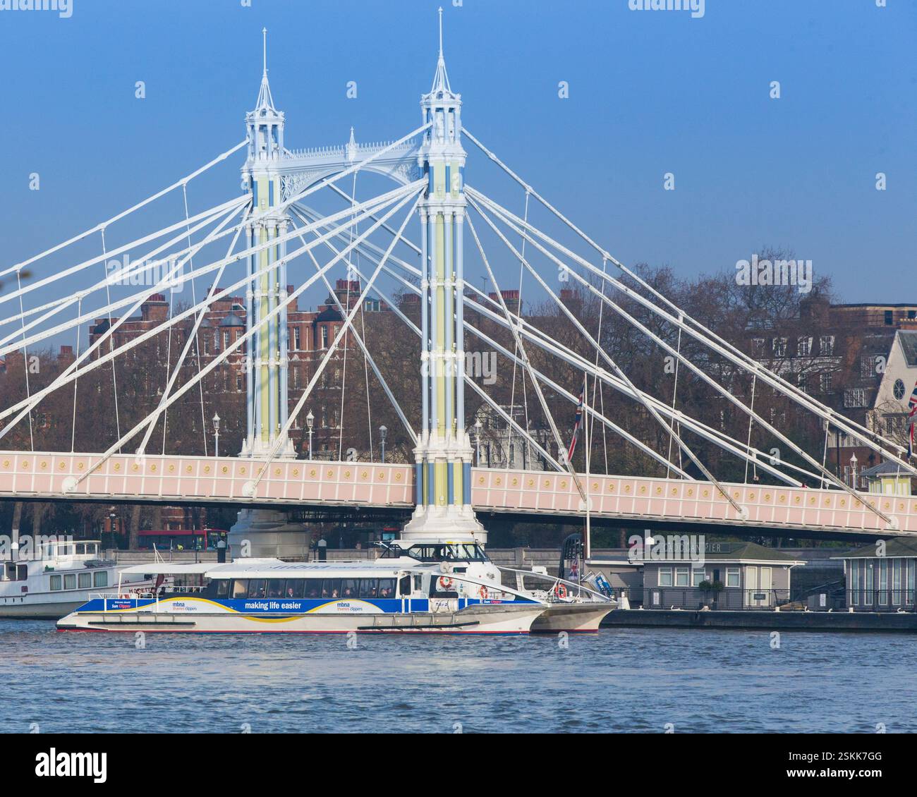 16 cadogan pier hi-res stock photography and images - Alamy