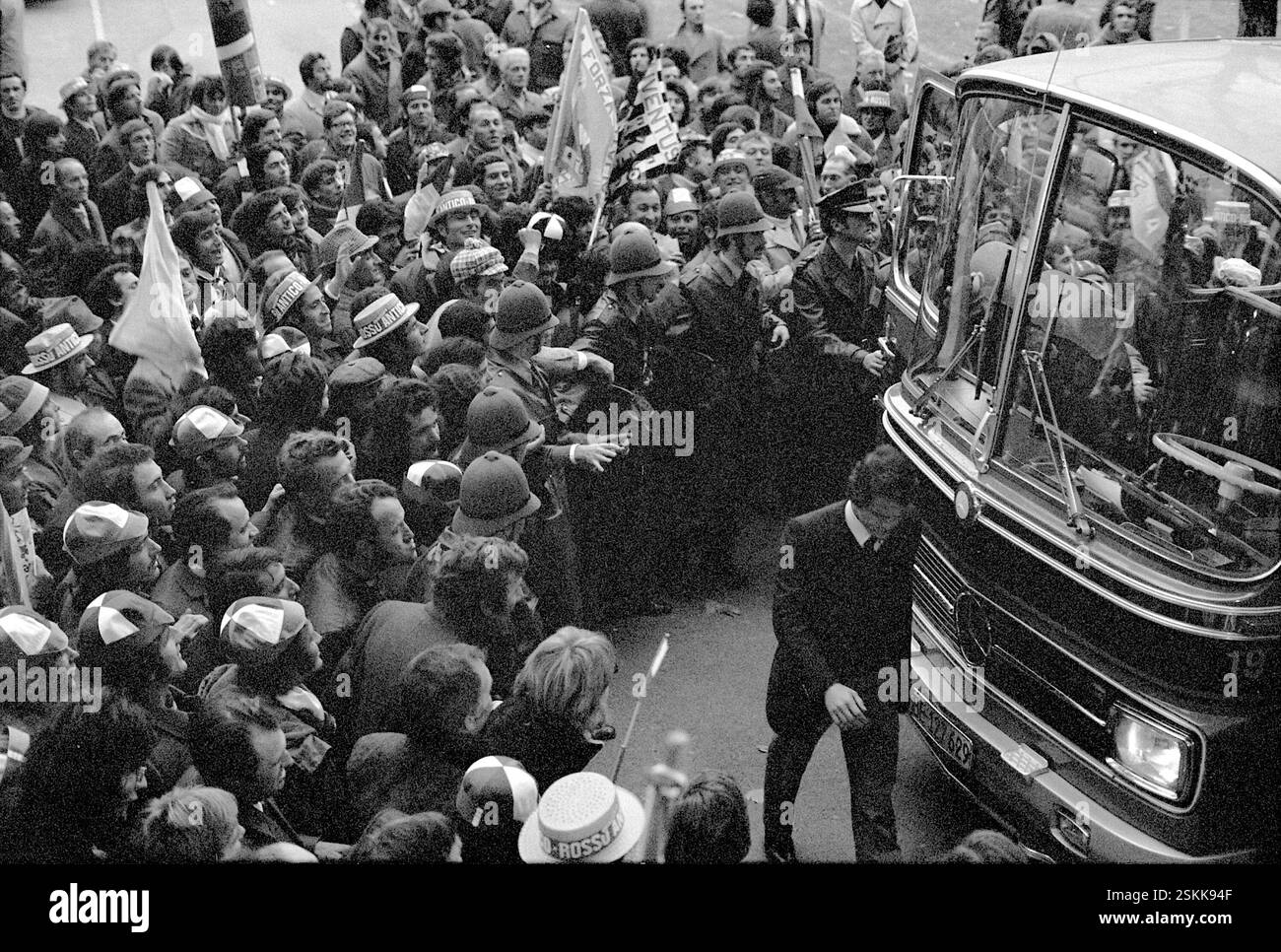 Länderspiel Schweiz - Italien 1972: Ankunft der italienischen ...