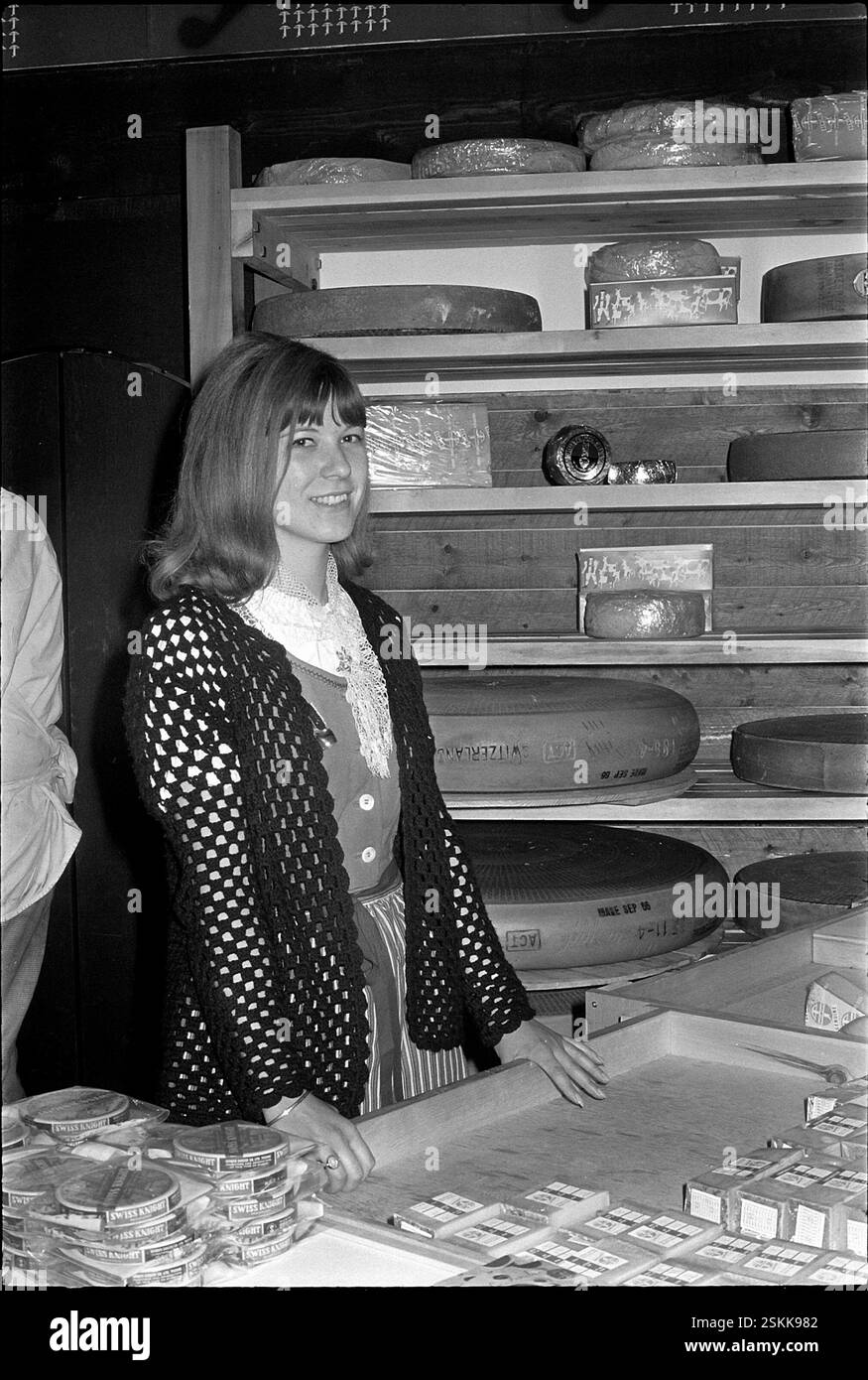 Käsestand im Schweizer Pavillon der Expo 1967#Cheese stall in the Swiss ...