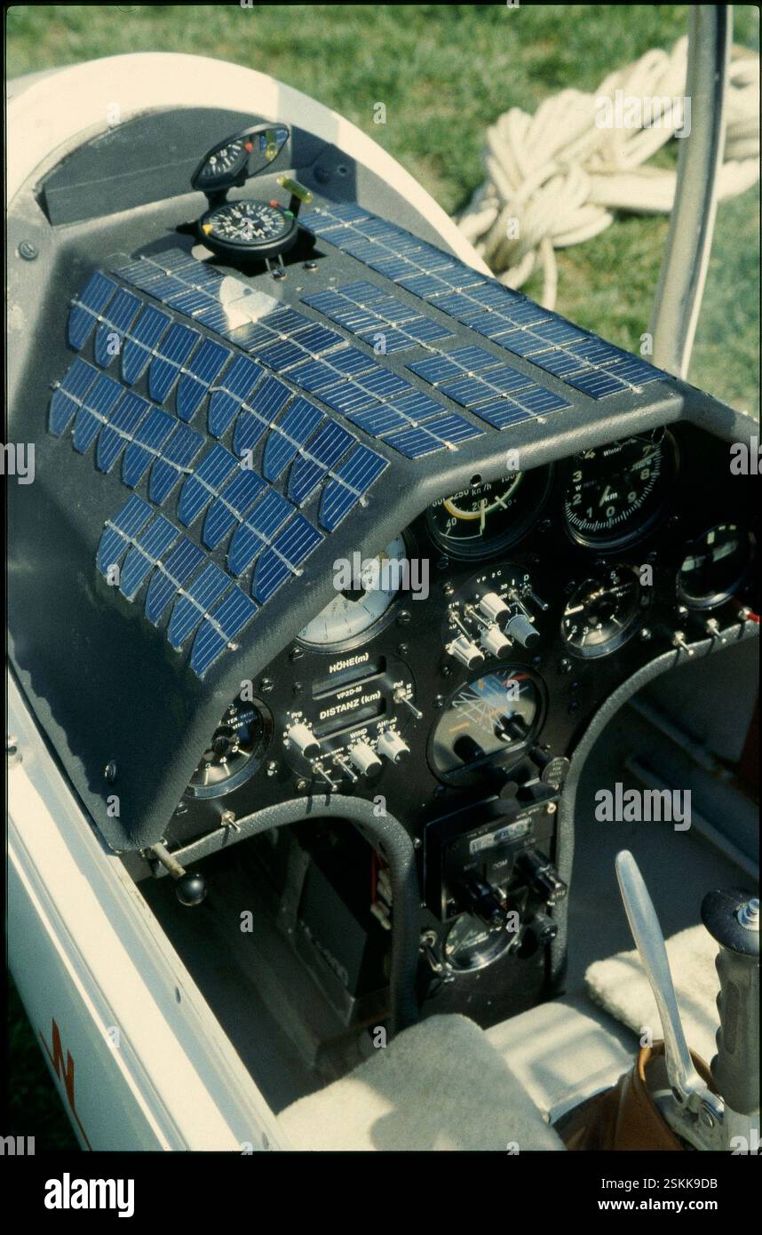 Cockpit eines Segelflugzeugs 1982#Cockpit of a glider 1982 Stock Photo ...