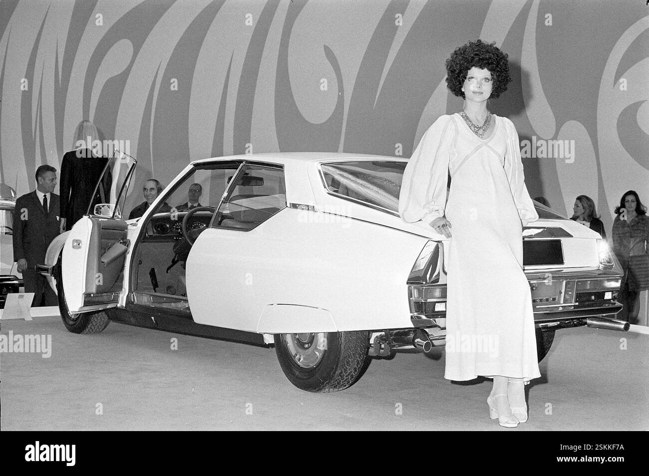 Hostess am Genfer Autosalon 1970#Promotion hostess at the Motor Show ...