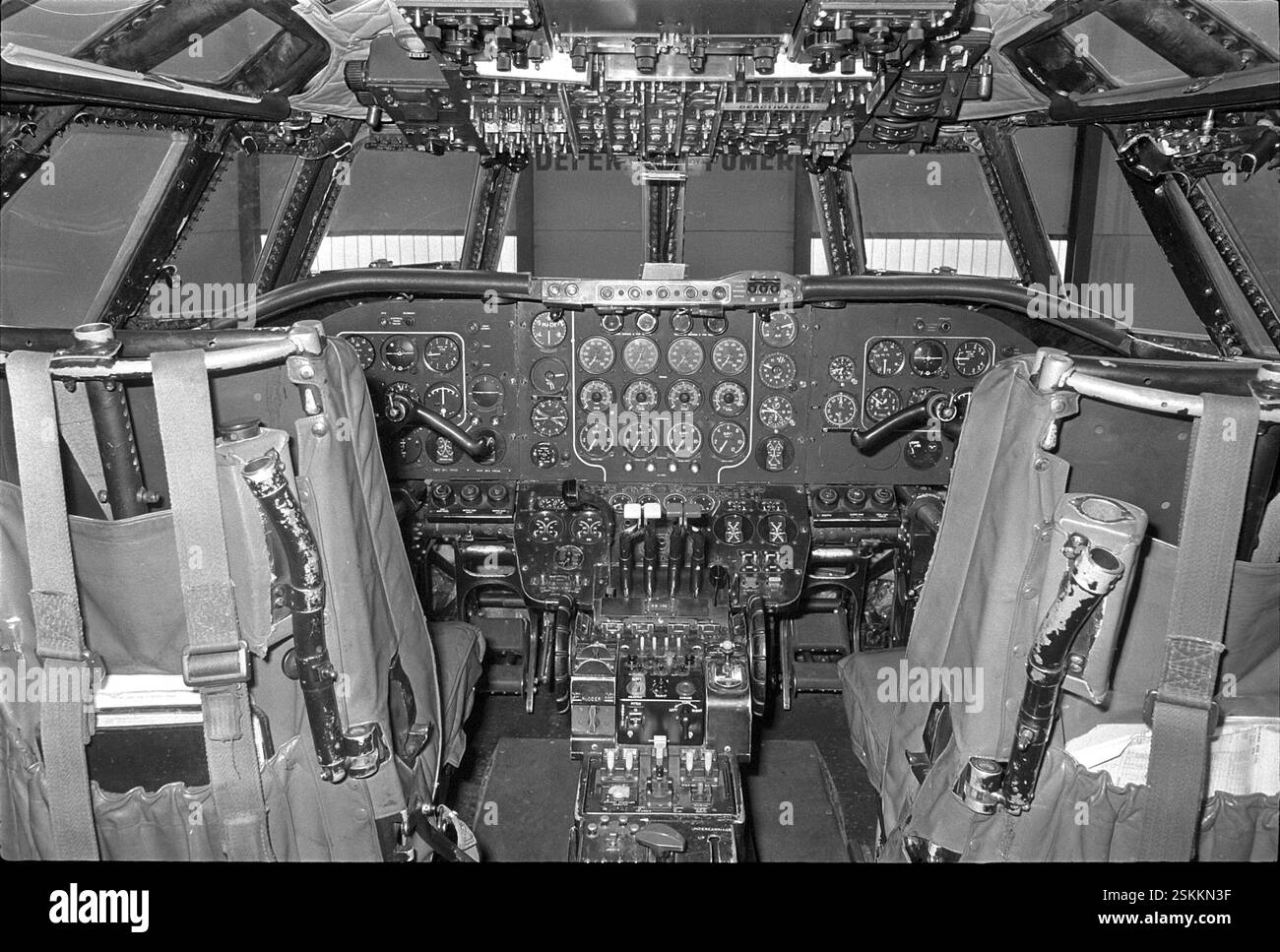 Cockpit--- Flugzeug der Chartergesellschaft Globe Air, 1967#Airplane of ...