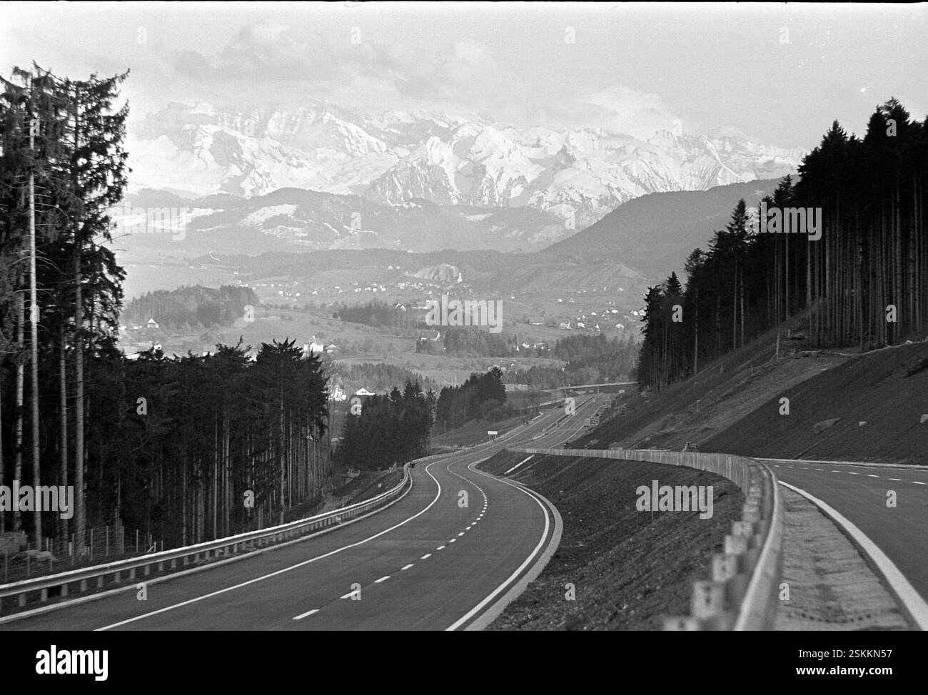 Bau der Autobahn N3 (heutzutage A3), Kanton Zürich 1966#Construction of ...