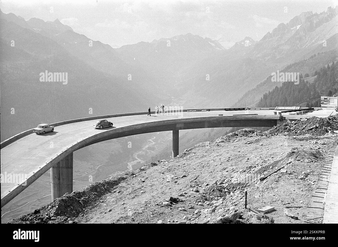 Bau der Autobahn N2 Tremola (heutzutage A2), 1966#Construction of ...